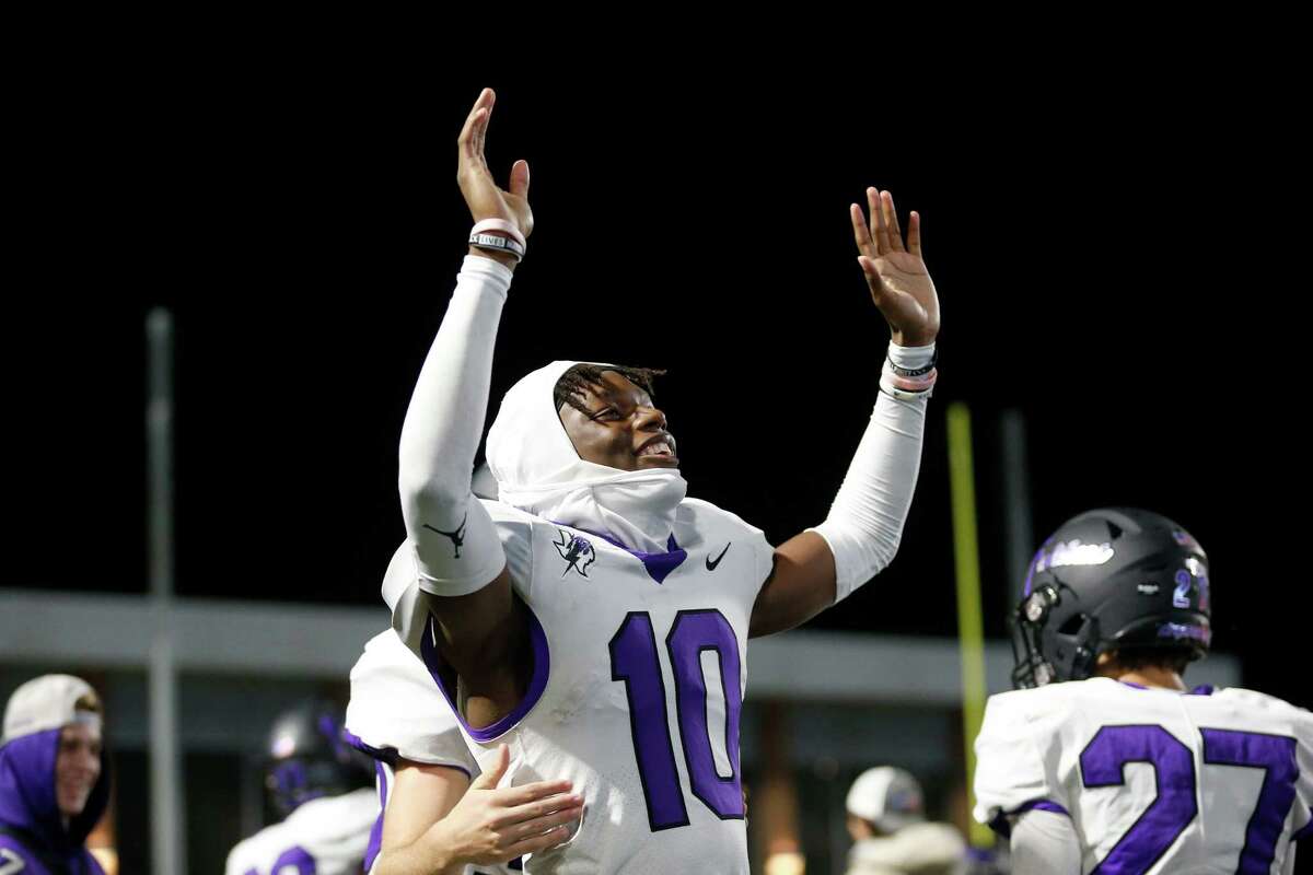 Fulshear Chargers grind out win against Manvel Mavericks