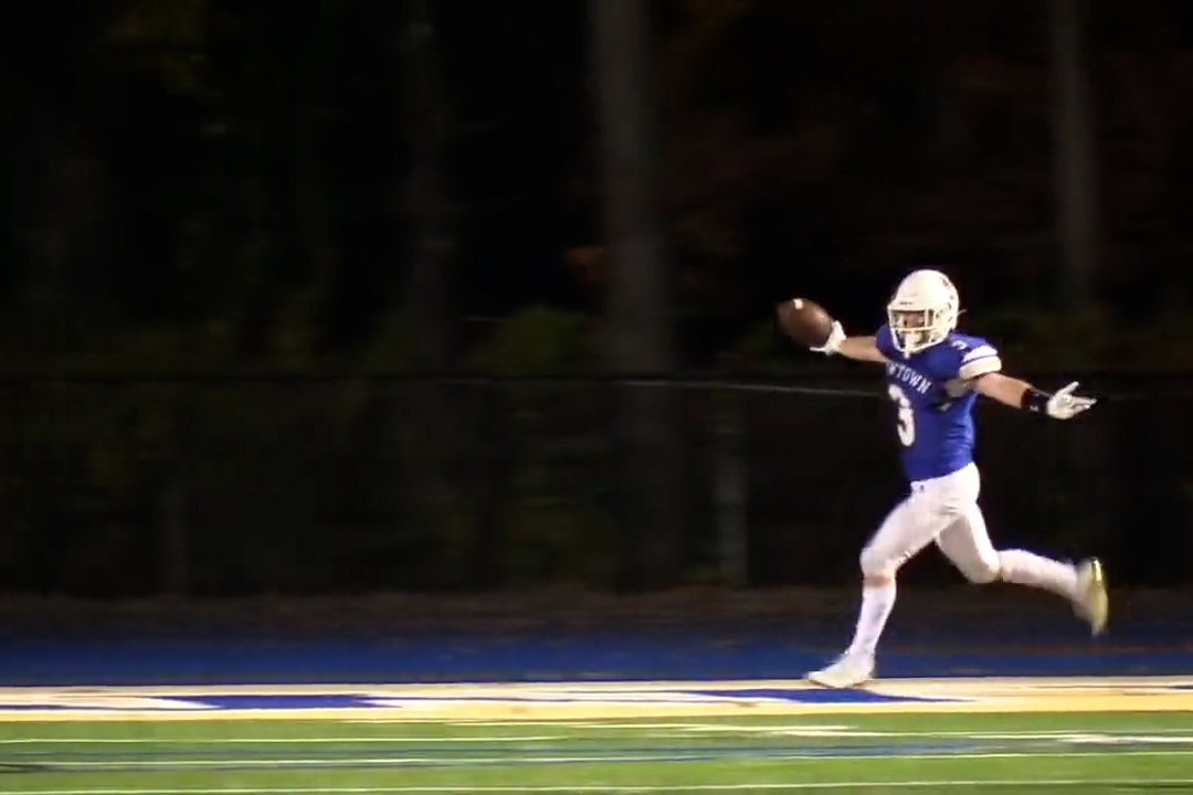 Andrew Swierbut leads Newtown football to SWC victory.