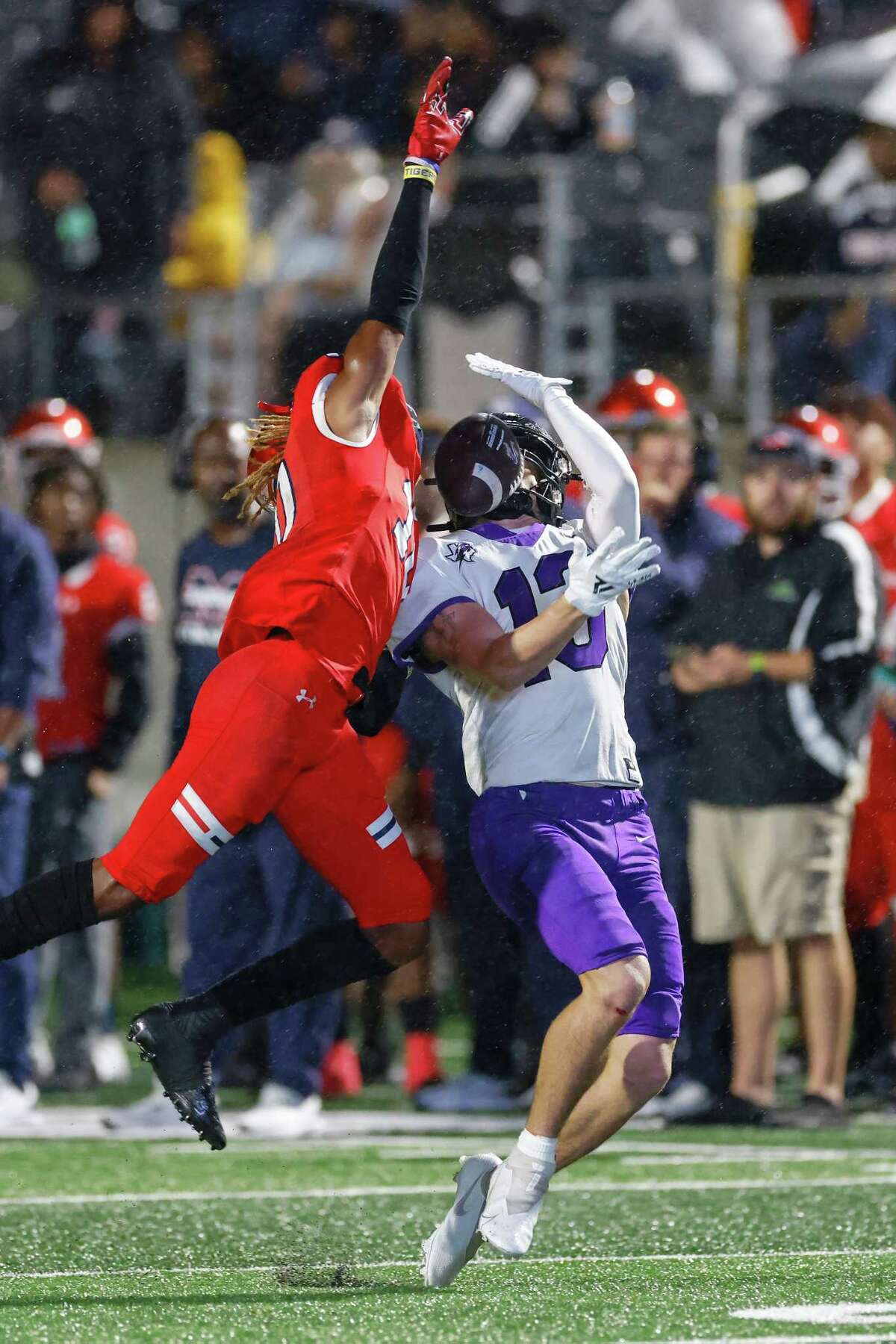 Fulshear Chargers grind out win against Manvel Mavericks