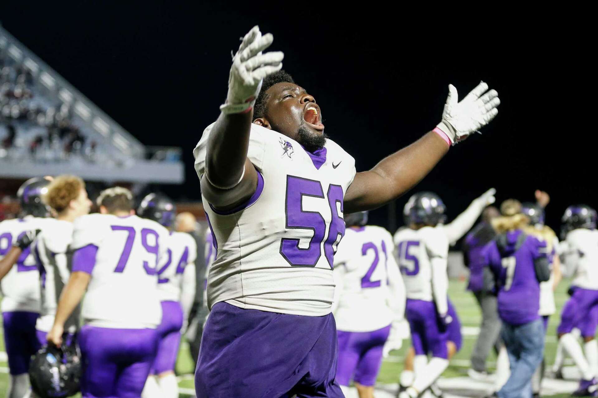 Fulshear Chargers grind out win against Manvel Mavericks