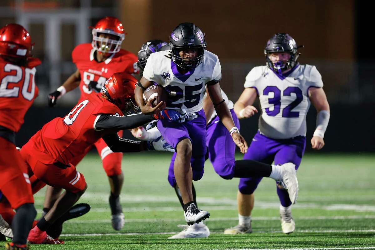 Fulshear Chargers grind out win against Manvel Mavericks