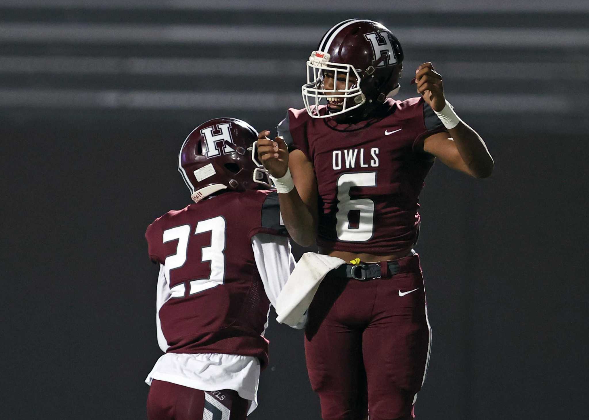 Highlands locks up football playoff spot