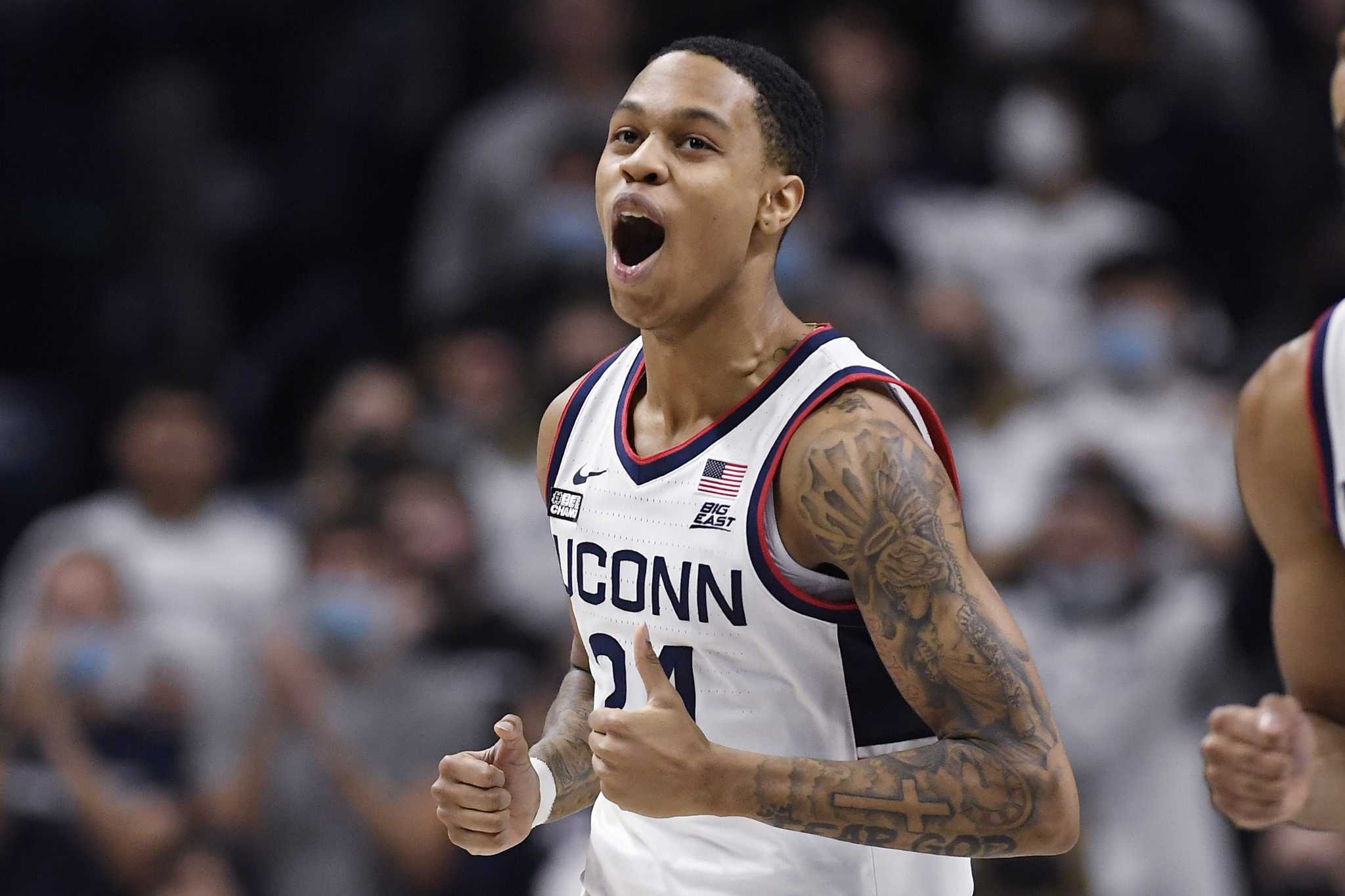 Hawkins, Jackson return for to help UConn men's victory