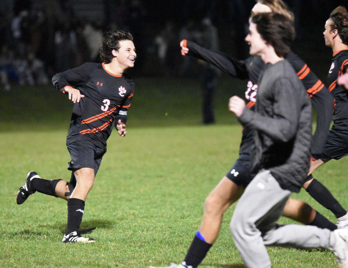 Edwardsville rallies past Joliet West in PKs to win sectional title