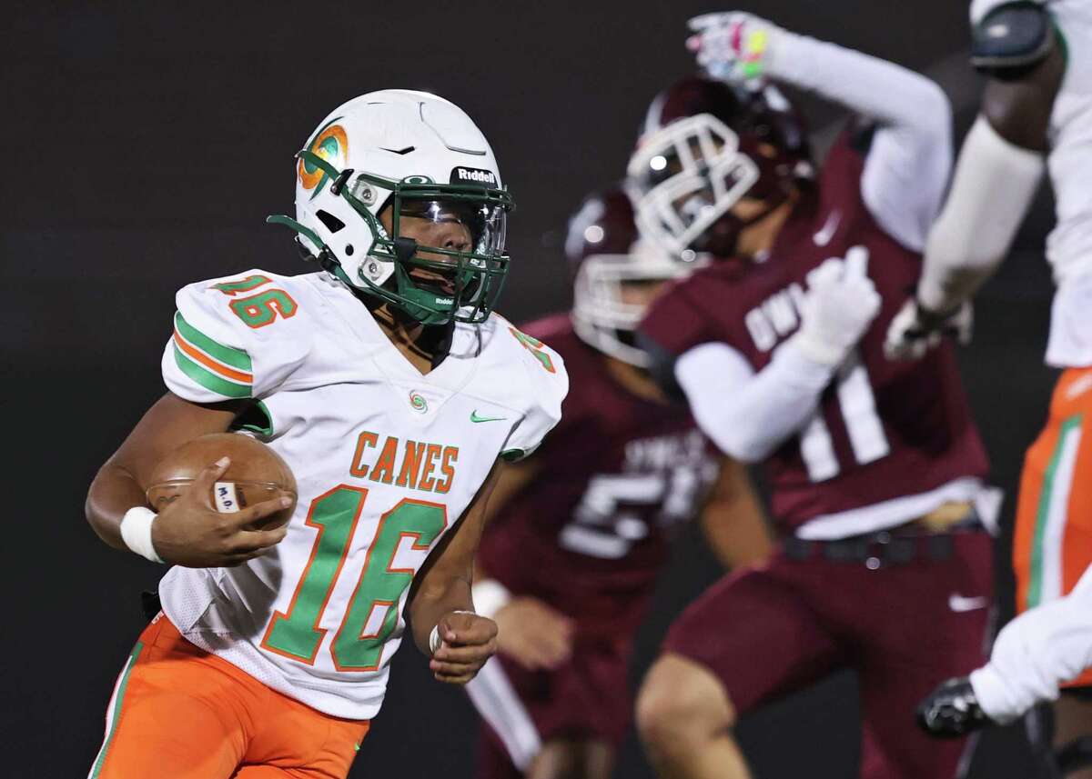 Highlands locks up football playoff spot