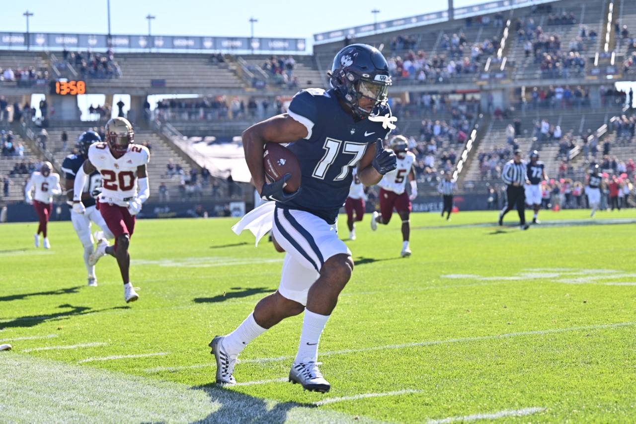 Tight end Justin Joly, UConn's top receiver in 2023, picks N.C. State