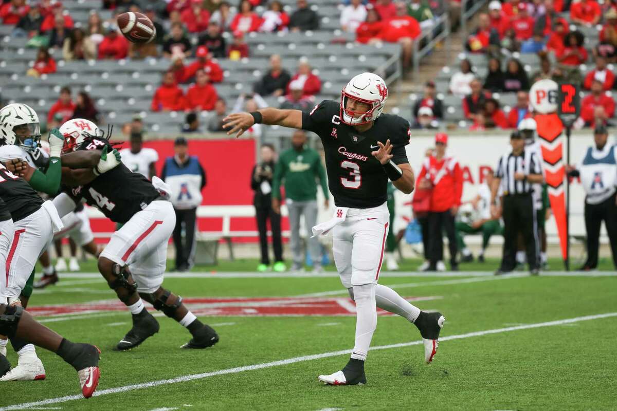 Houston Cougars: Clayton Tune reaches 10,000 career passing yards