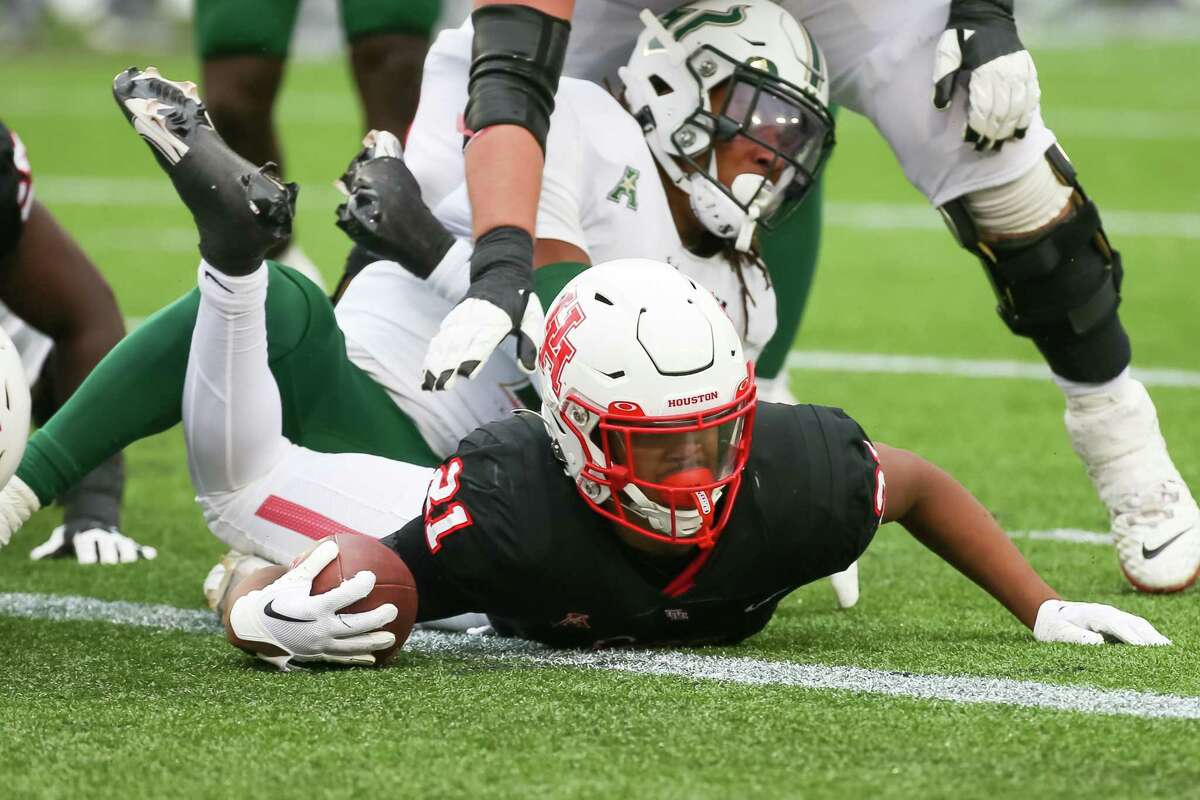 Houston Cougars: Clayton Tune reaches 10,000 career passing yards
