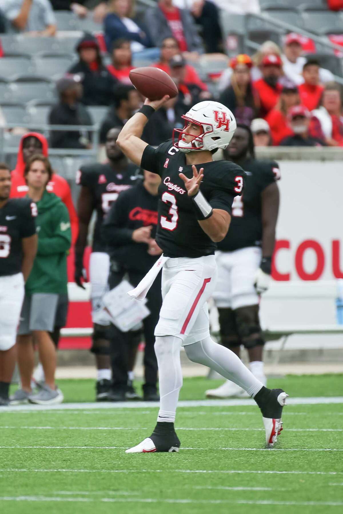 Houston Cougars: Clayton Tune reaches 10,000 career passing yards