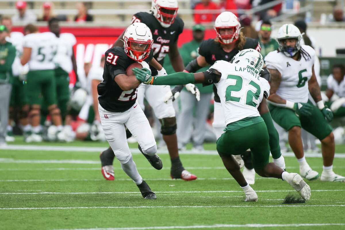 Houston Cougars: Clayton Tune reaches 10,000 career passing yards