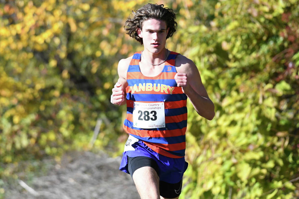 2022 CIAC boys cross country state championship roundup at Wickham Park.