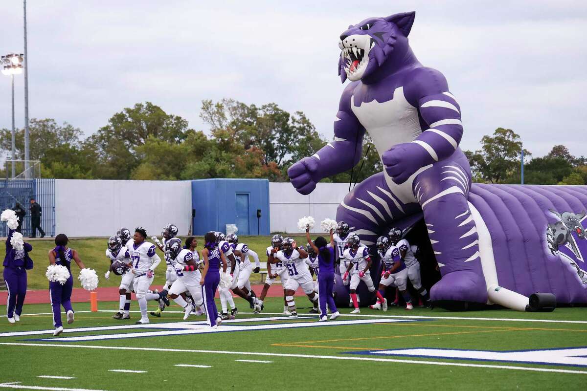 Yates Lions defeat Wheatley Wildcats to clinch playoff berth