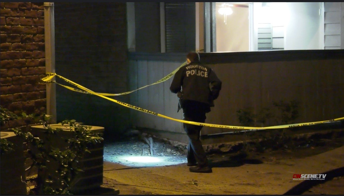 Houston police investigating homicide at apartment complex