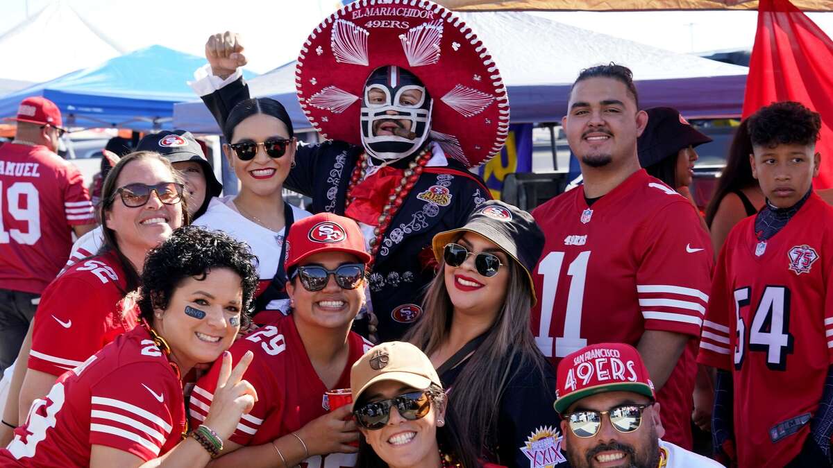49ers fans turn Rams' home into 'Levi's South' yet again
