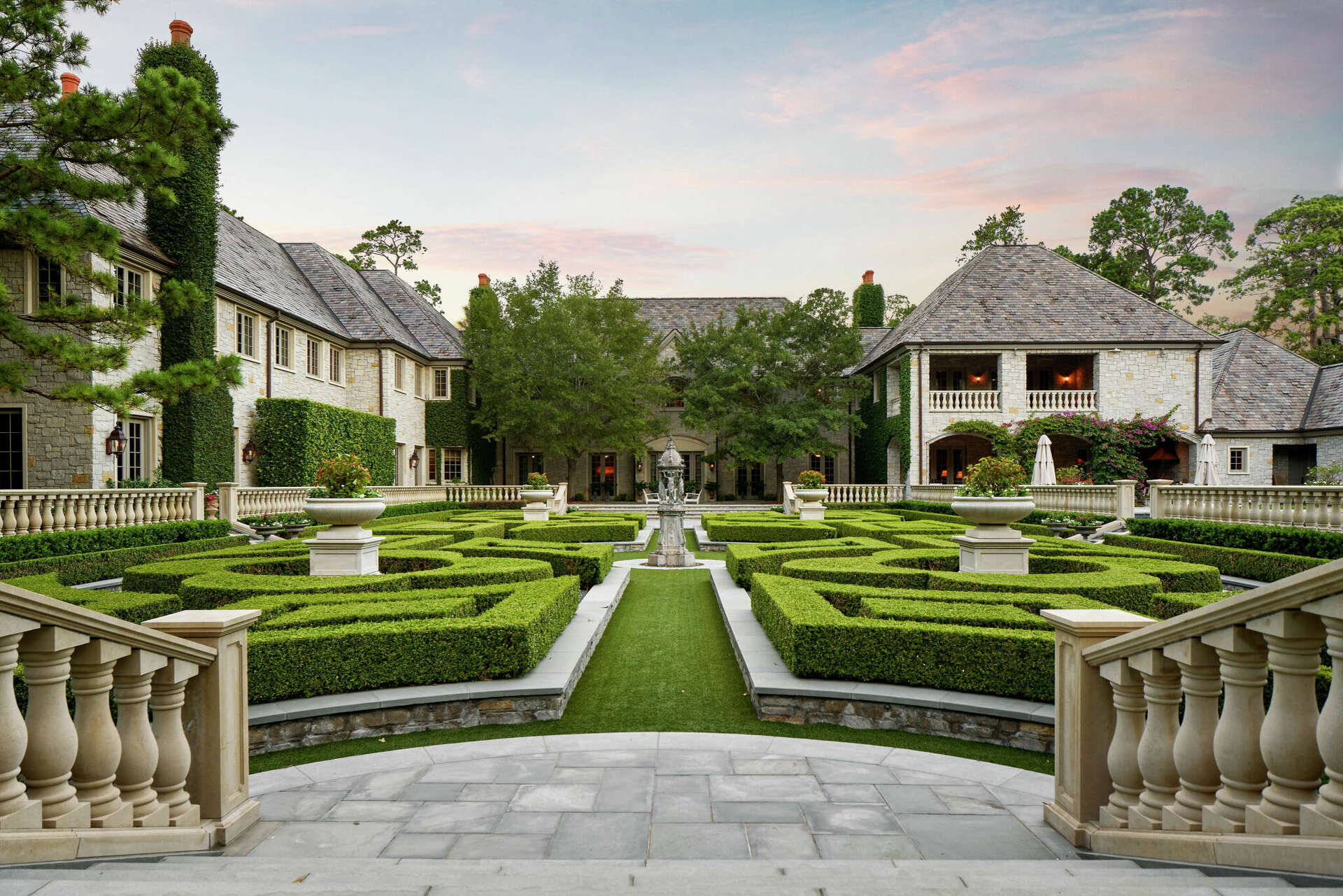 Mansion sets Houston record for most expensive home sale ever at $20M+
