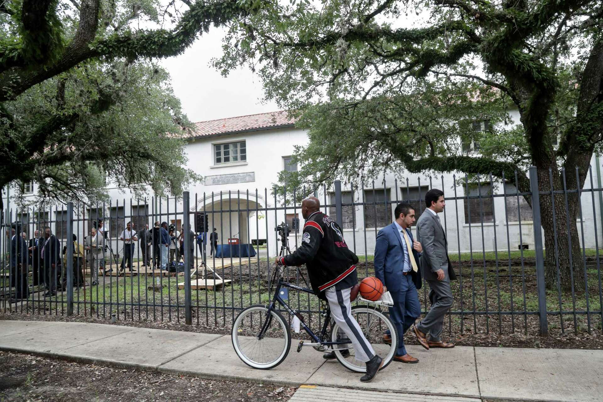 Once a lifeline for Third Ward, shuttered Riverside Hospital to return ...