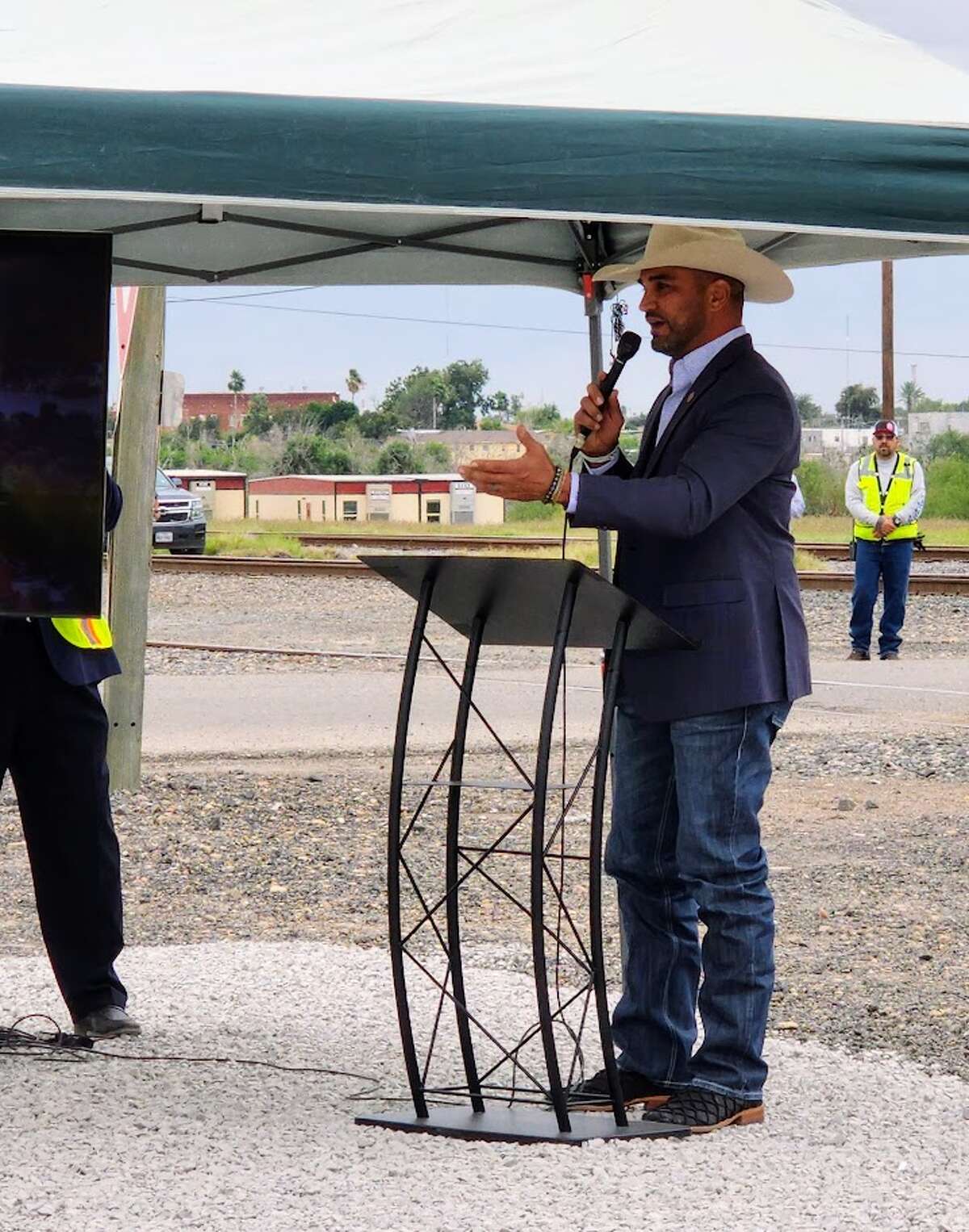 KCS breaks ground in Laredo, Nuevo Laredo on international railroad bridge