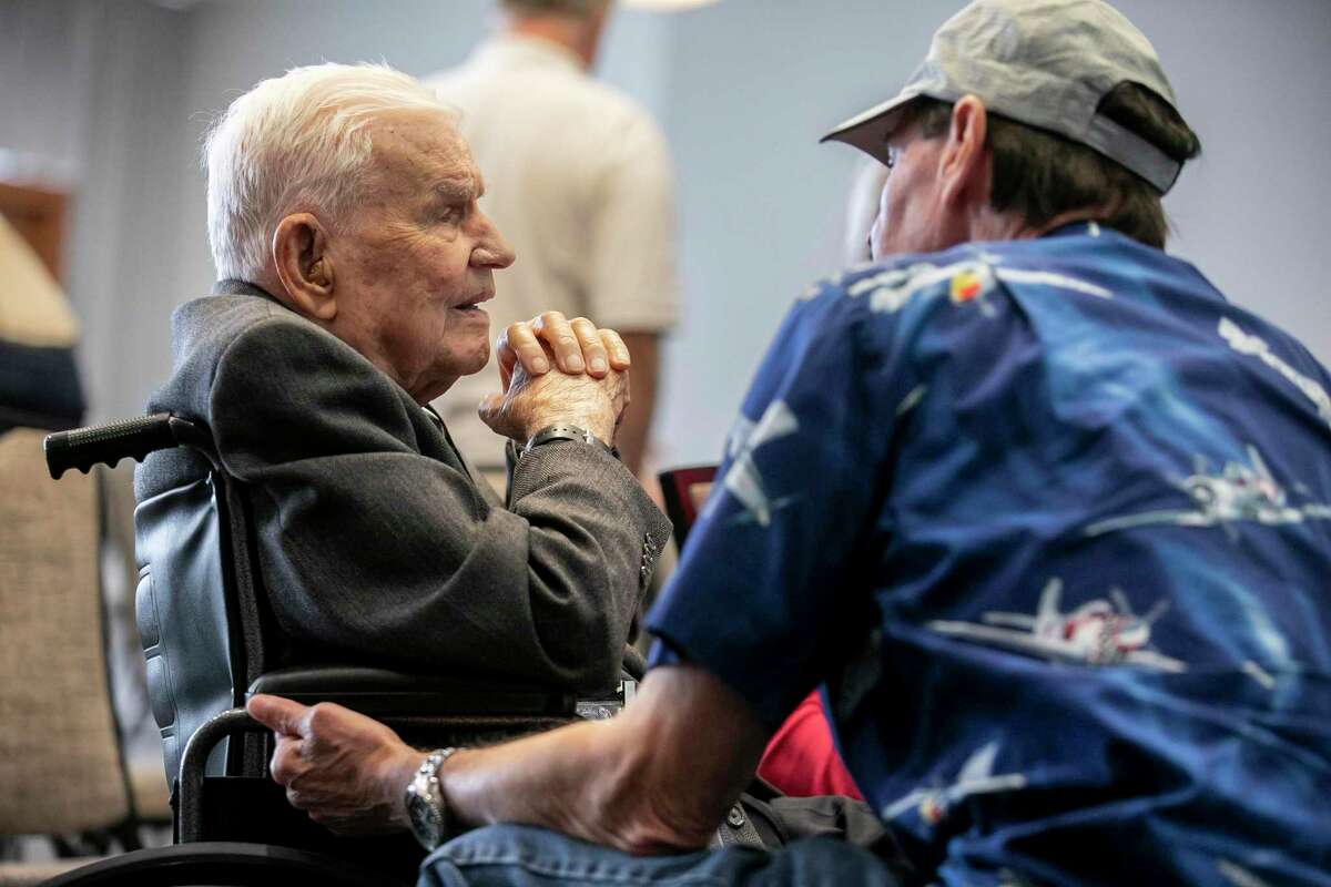 WWII vet, last surviving 'triple ace' vividly recalls dogfights