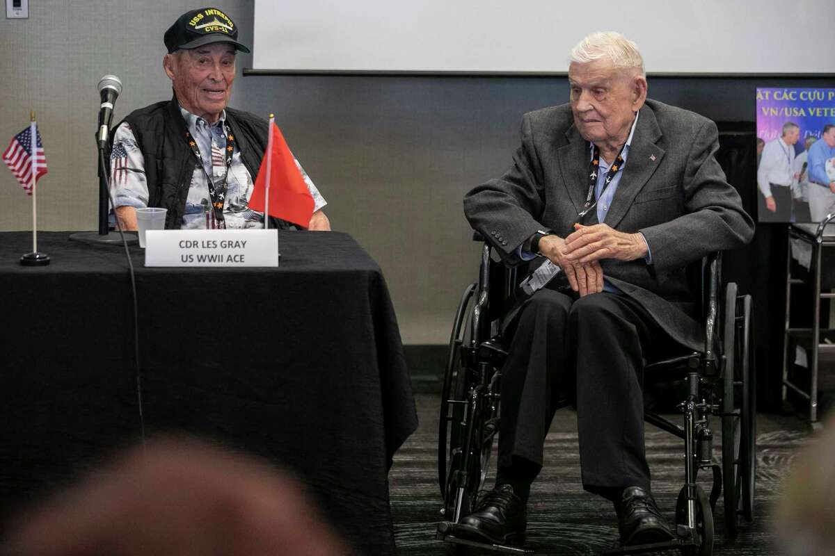 WWII vet, last surviving 'triple ace' vividly recalls dogfights