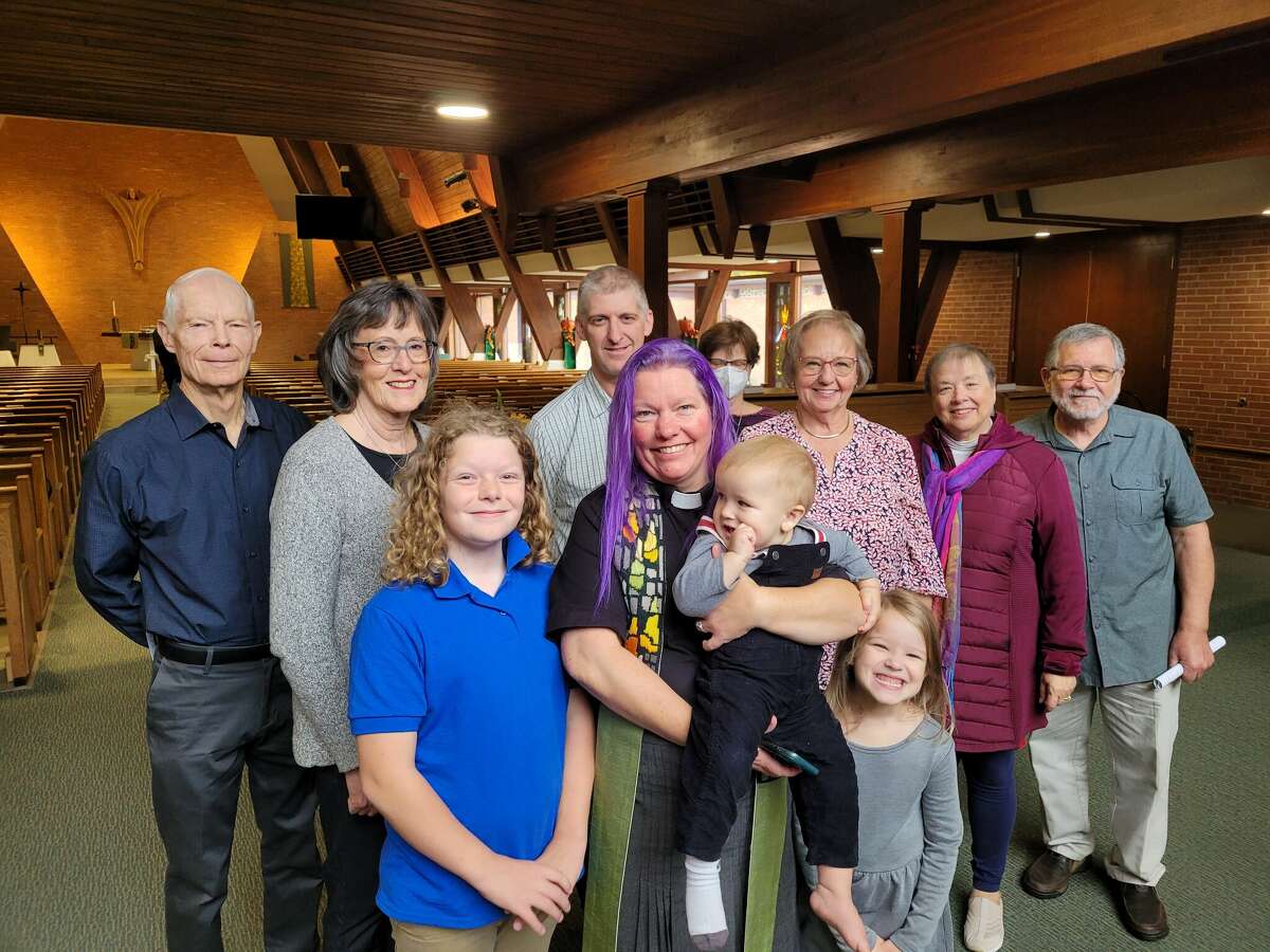 Trinity Lutheran Church Pastor Danielle Shealy agreed to dye her hair ...