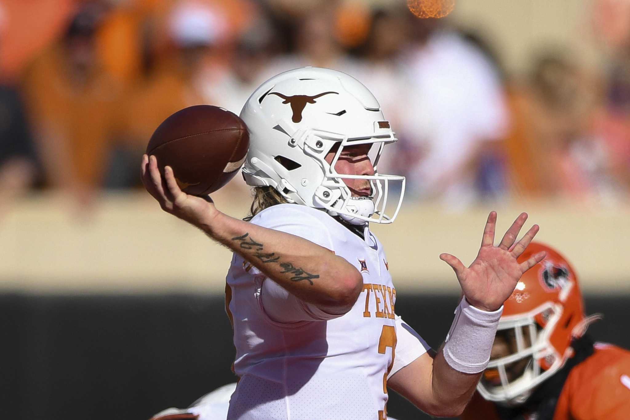 Texas coach Steve Sarkisian encourages QB Quinn Ewers to push through adversity