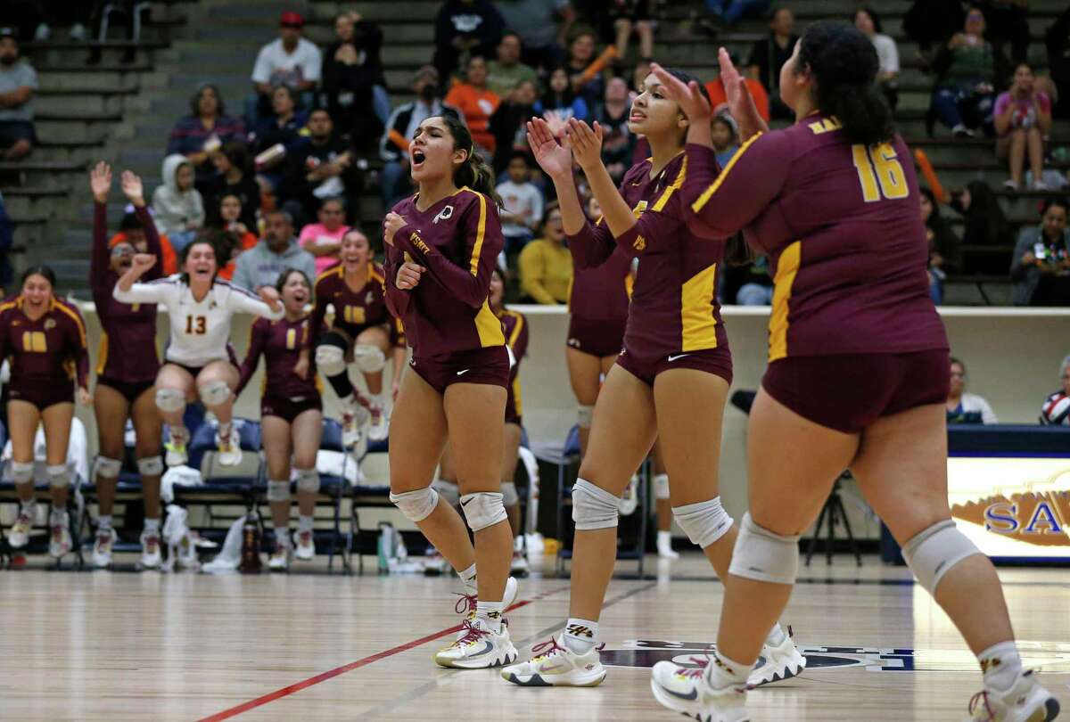 Volleyball: Harlandale sweeps Burbank behind milestone