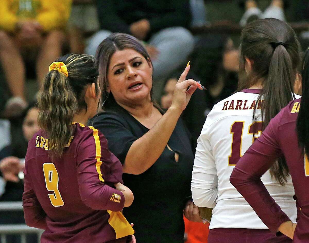 Volleyball: Harlandale sweeps Burbank behind milestone