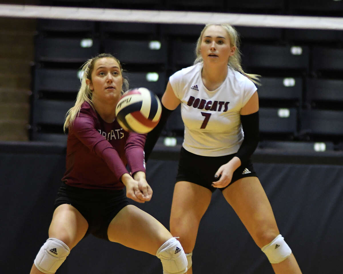 Volleyball playoffs: Cy-Fair Bobcats roll past Lamar Texans