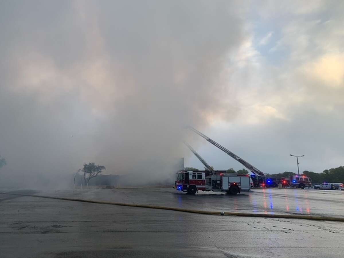Massive fire erupts at San Antonio dance hall Midnight Rodeo