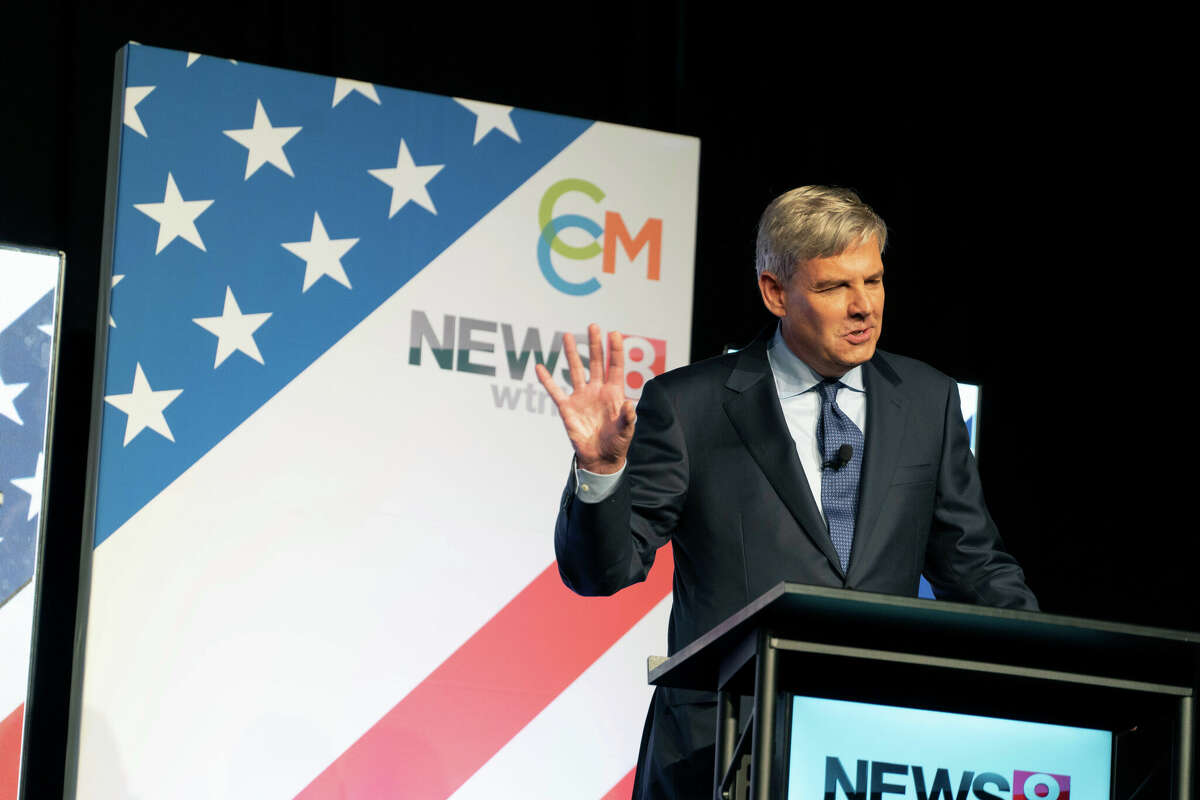 Stefanowski hemmed in between center and right