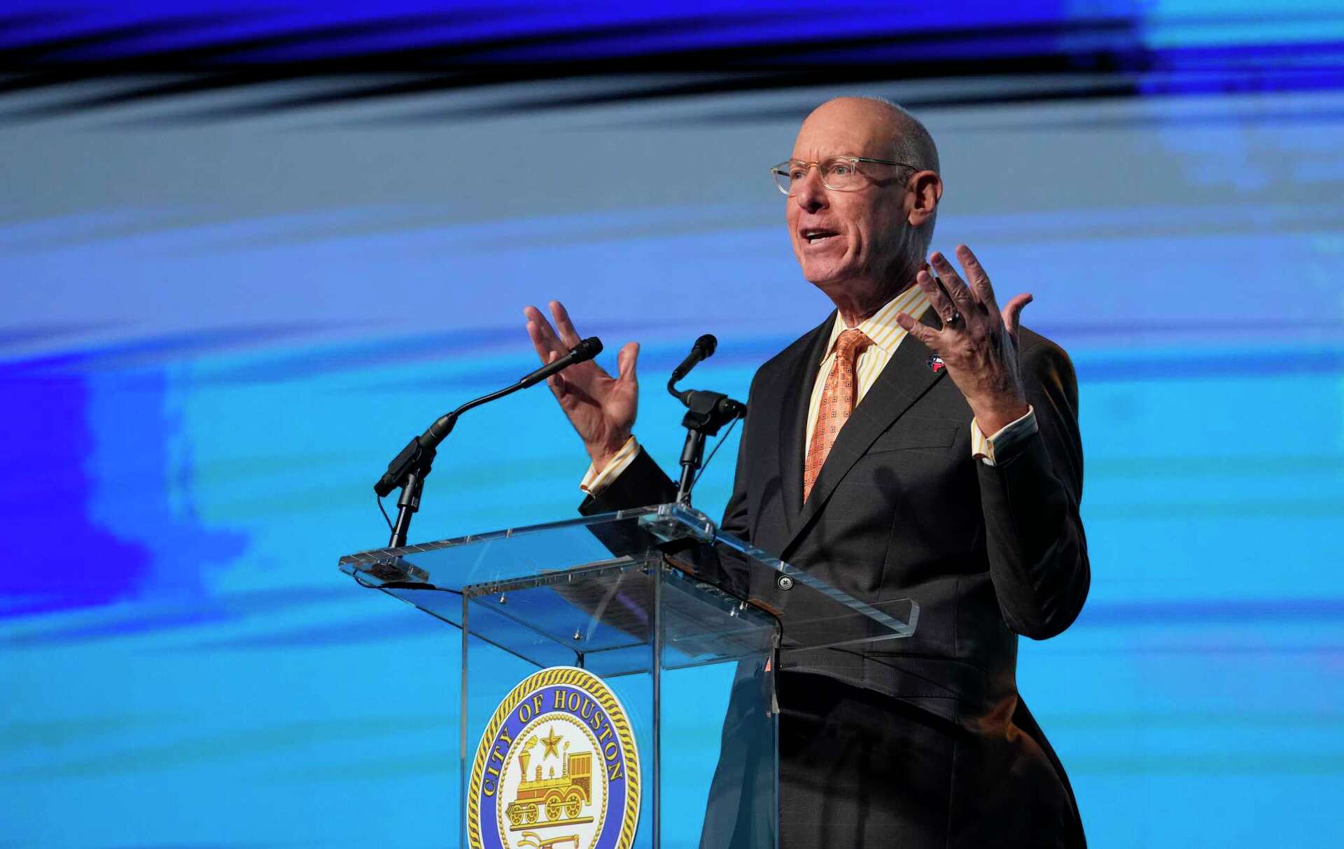 Houston to give meals, housing to homeless outside library