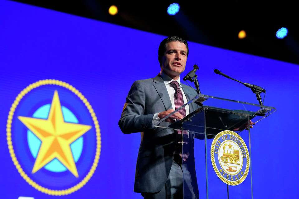 Houston to give meals, housing to homeless outside library