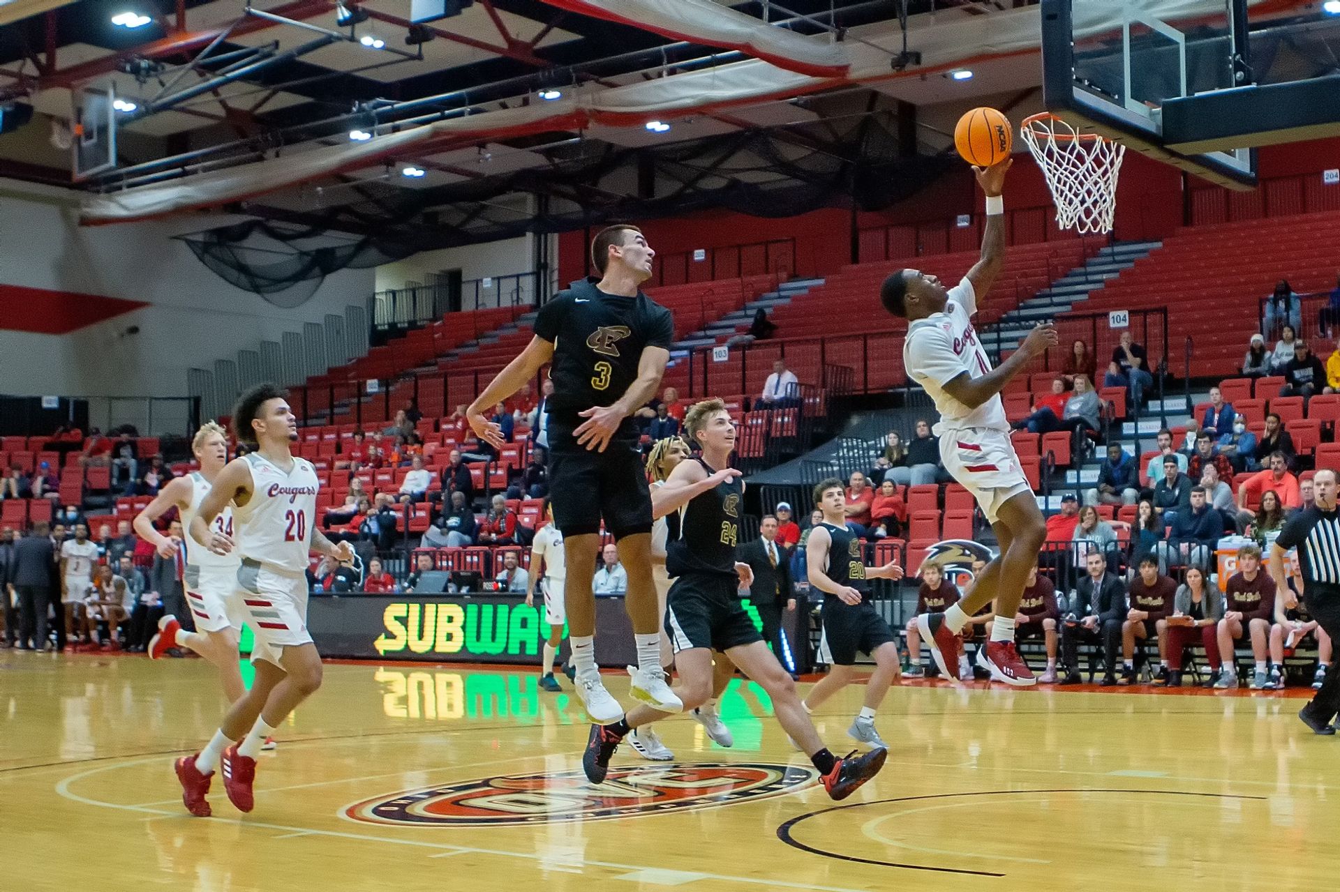 Men's basketball rolls in exhibition win