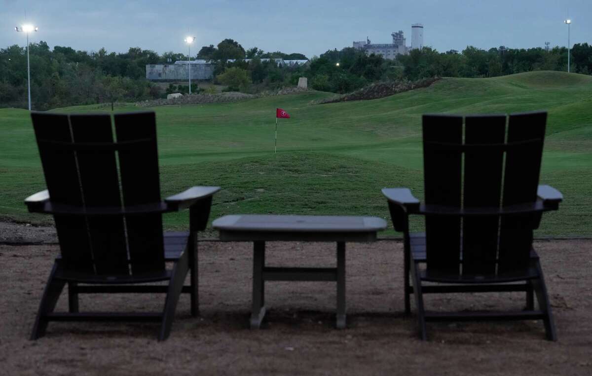 Midway's non-fussy take on golf gives Houstonians first glimpse of game ...