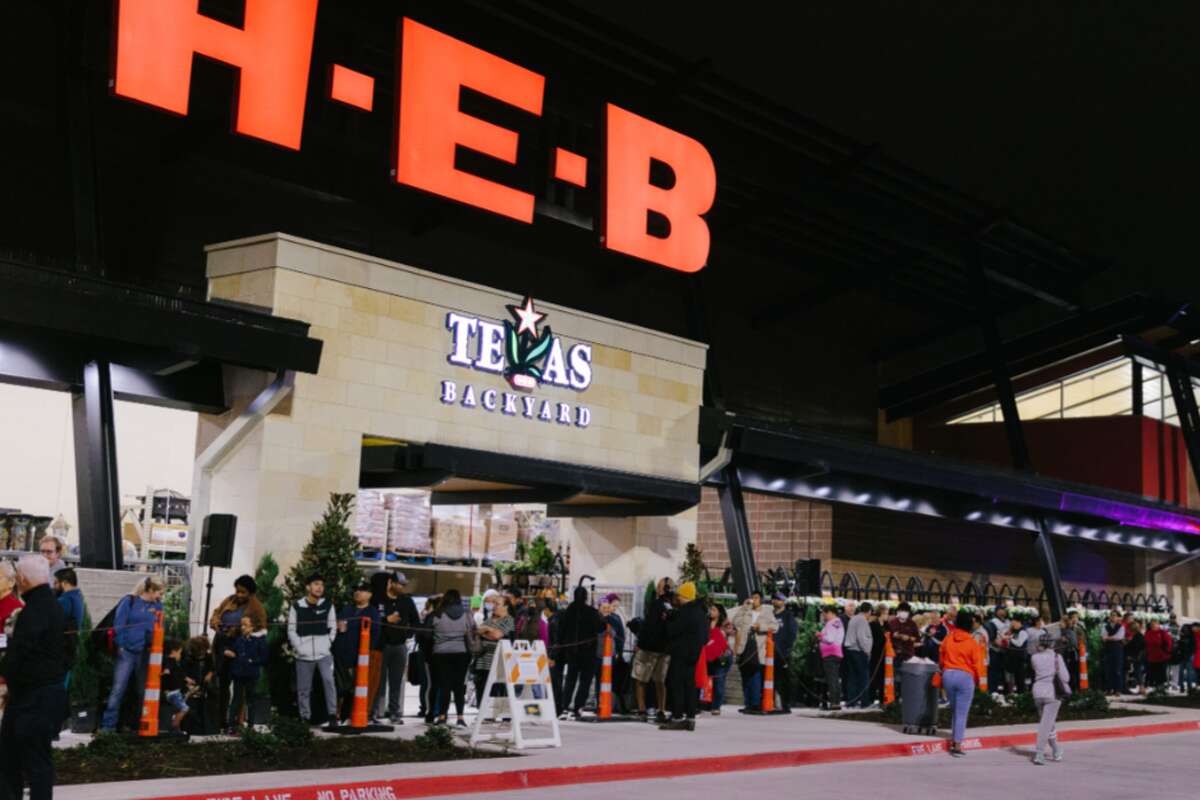 Photos: H-E-B opens 3 stores this week offering BBQ, dry-aged meats, a ...