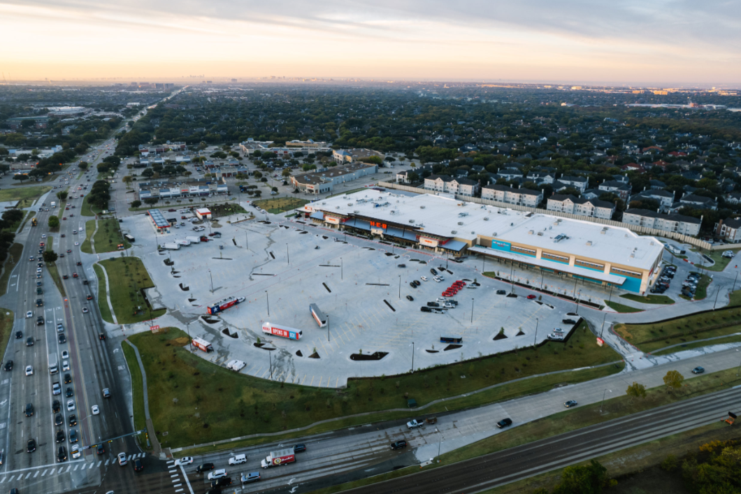 Photos: H-E-B opens 3 stores this week offering BBQ, dry-aged meats, a ...