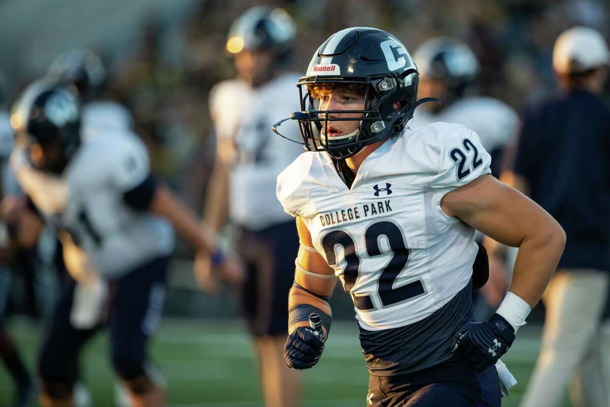 Conroe routs College Park to stay in playoff contention