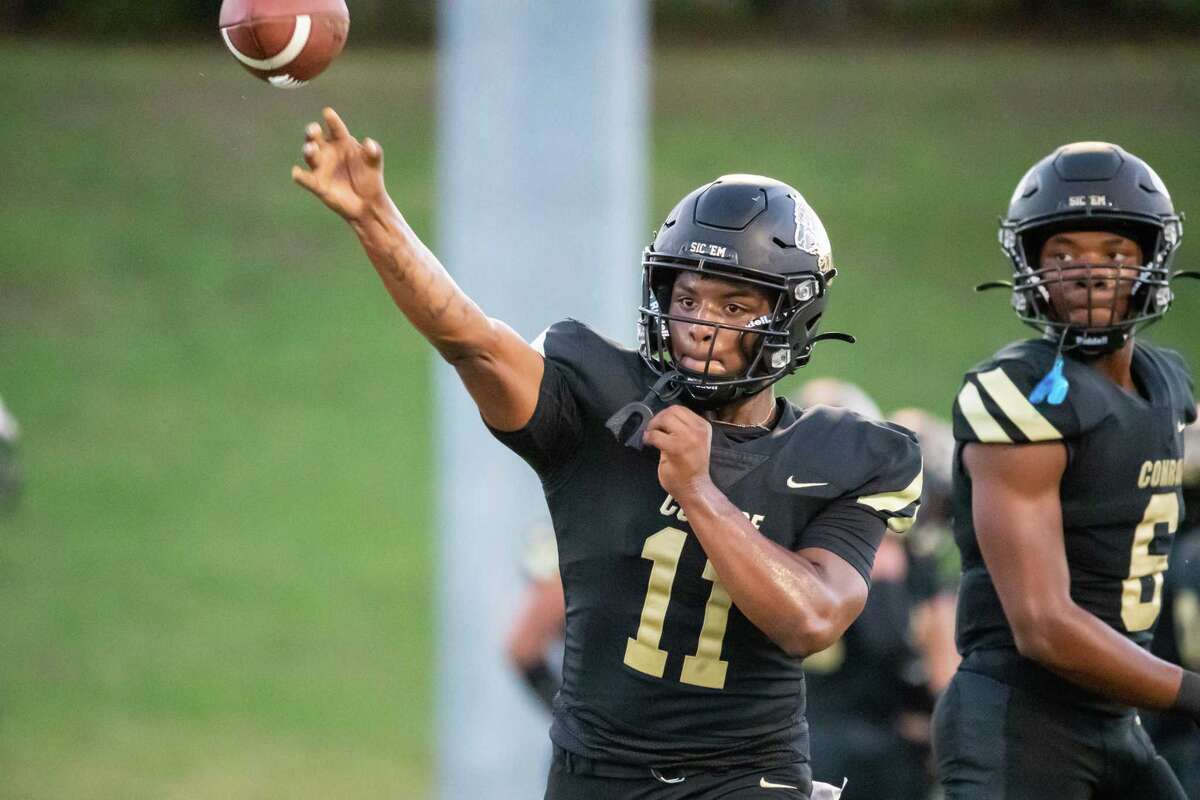 Conroe routs College Park to stay in playoff contention