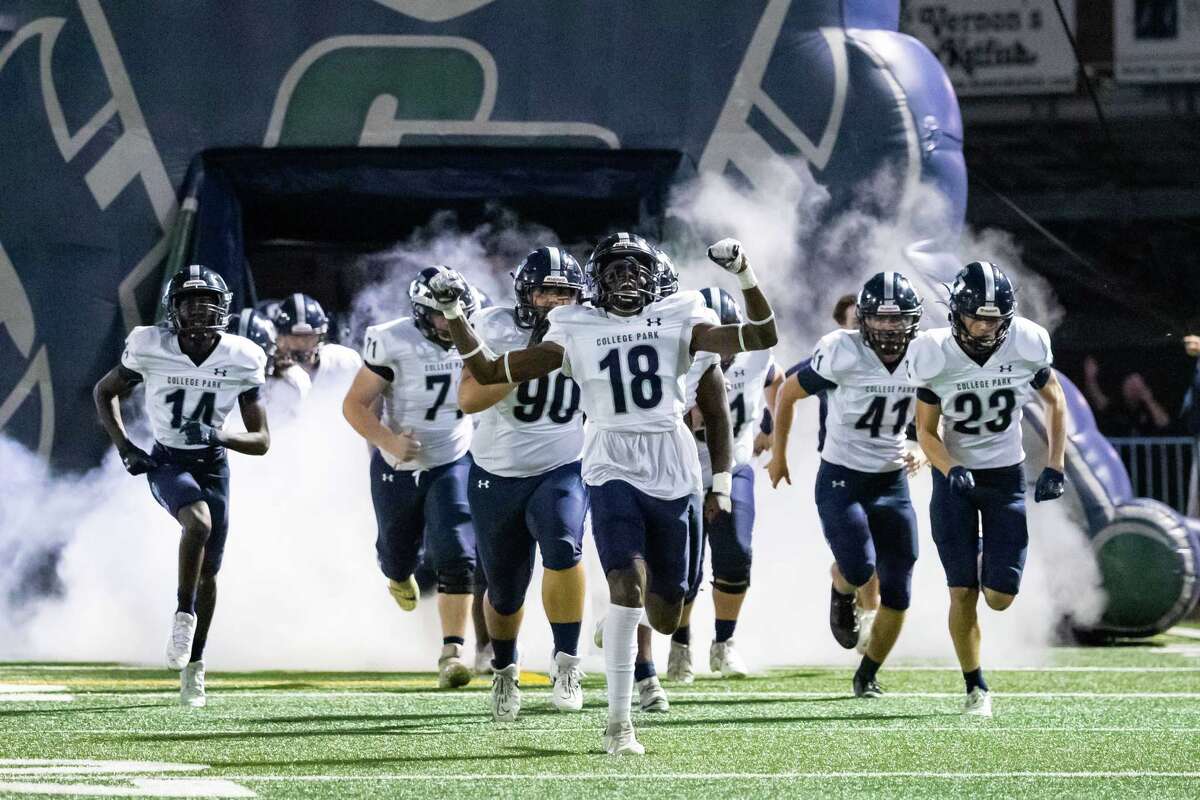 Conroe routs College Park to stay in playoff contention