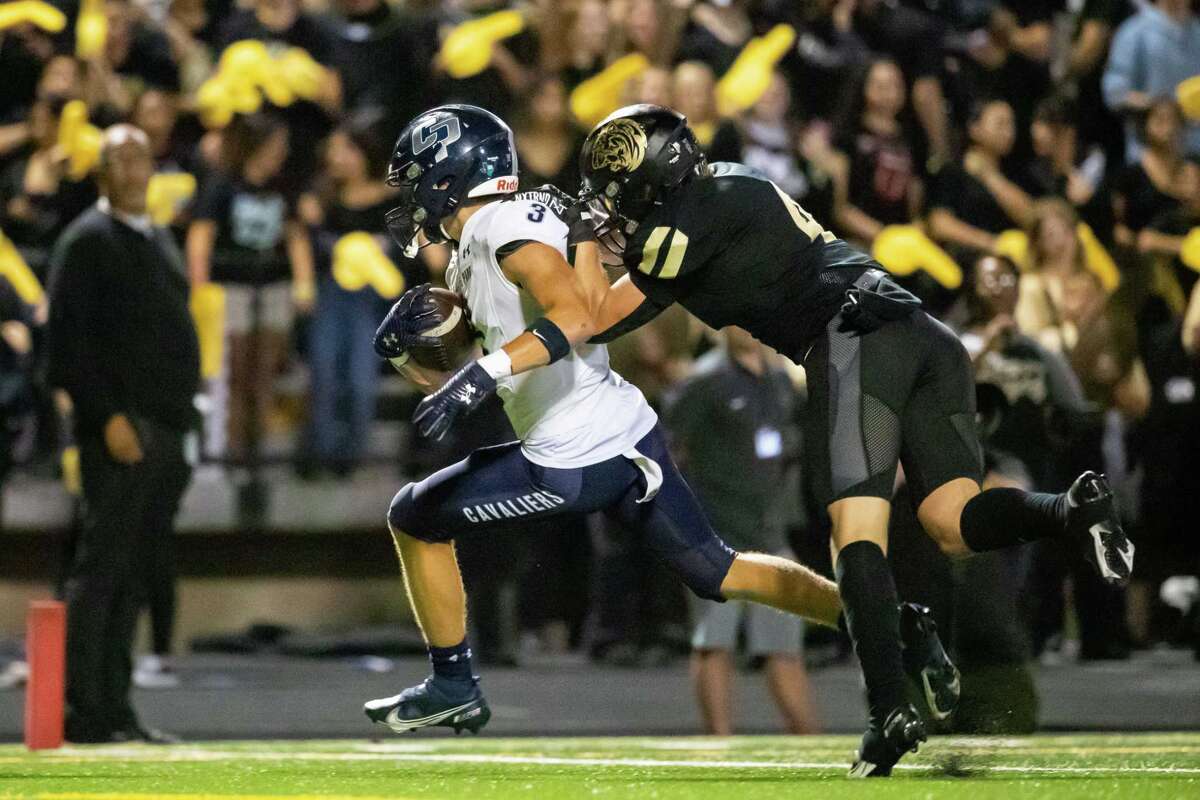 Conroe routs College Park to stay in playoff contention