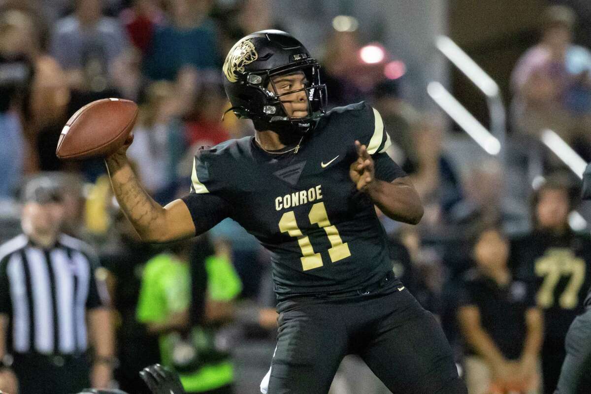 Conroe routs College Park to stay in playoff contention