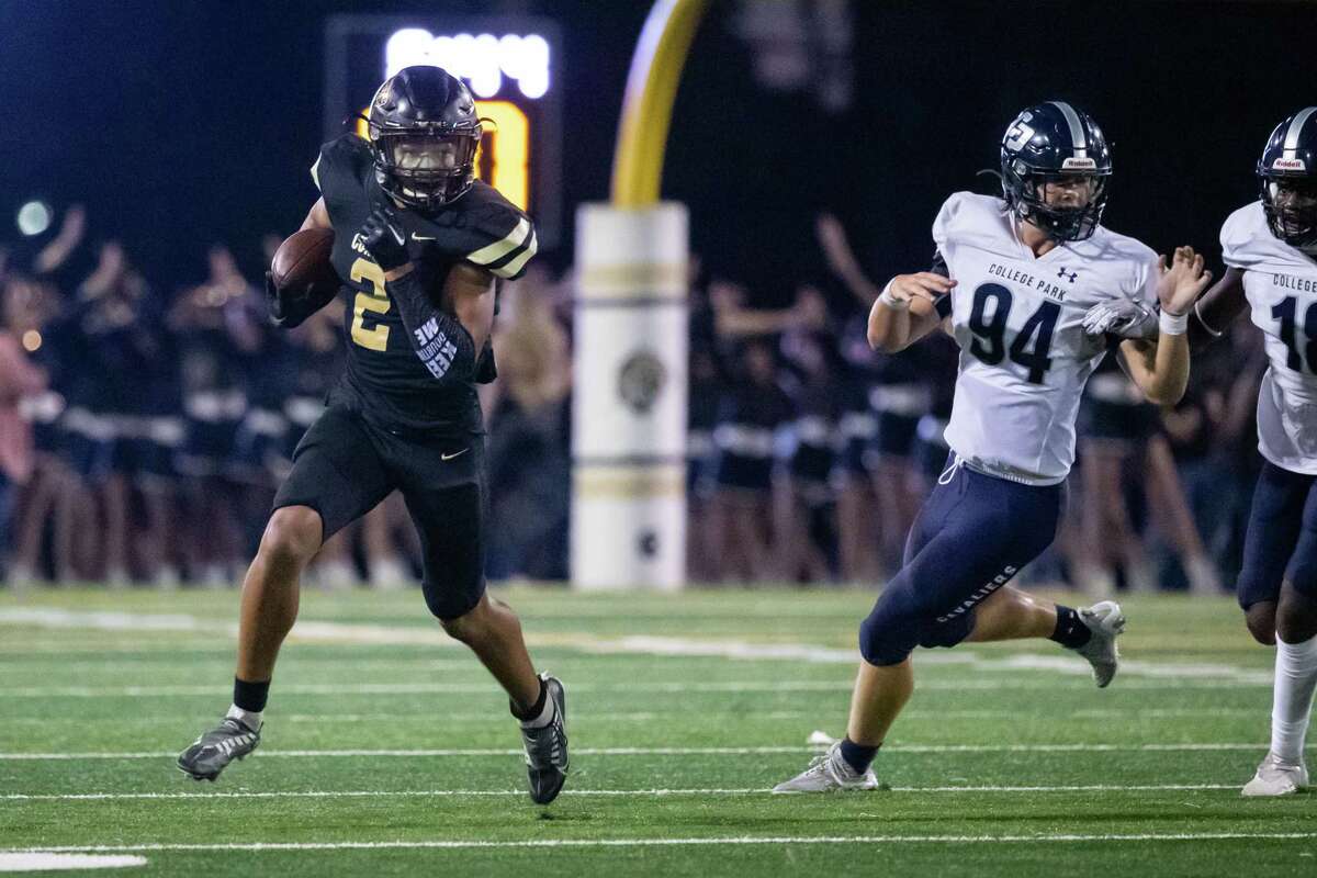 Conroe routs College Park to stay in playoff contention