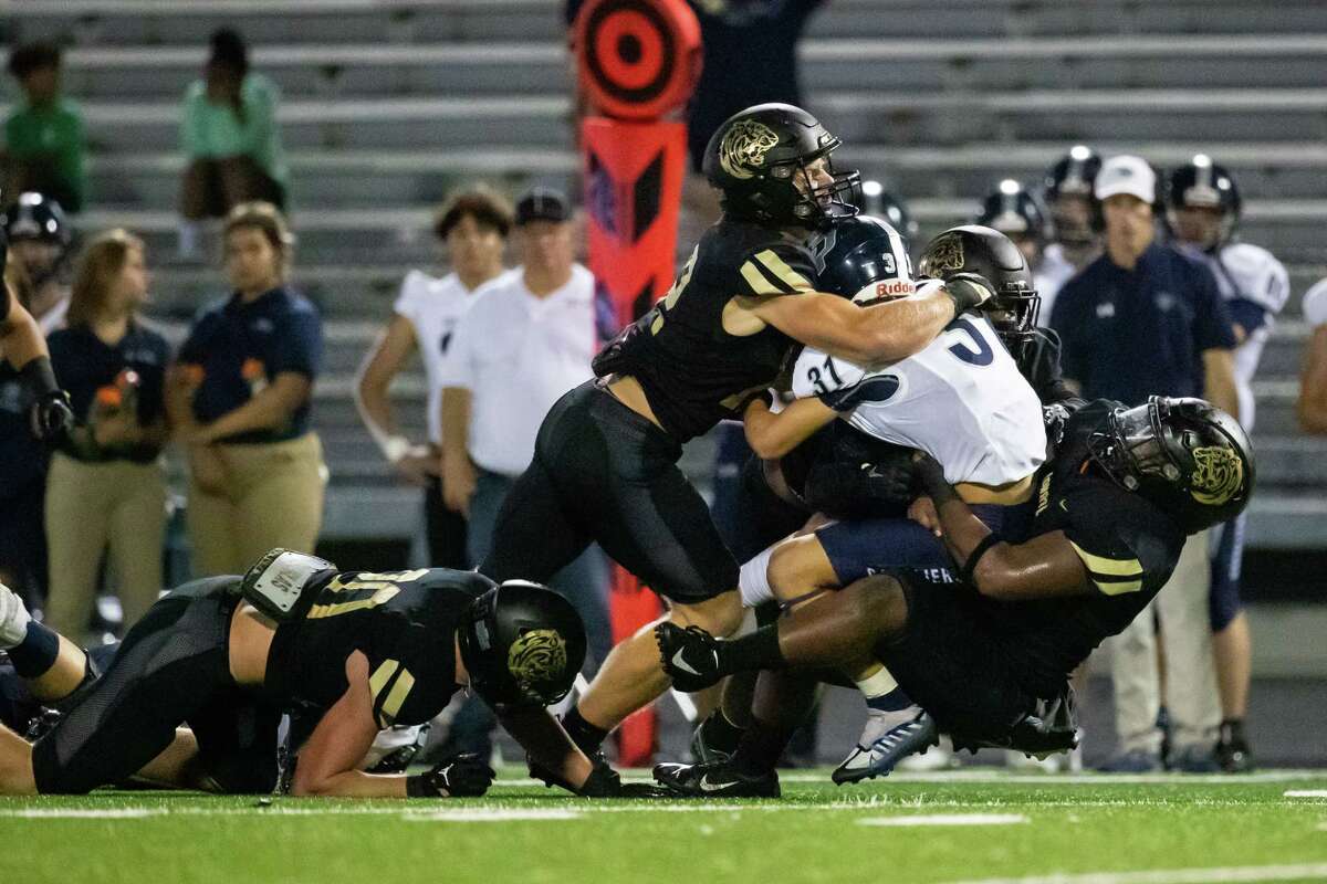 Conroe routs College Park to stay in playoff contention
