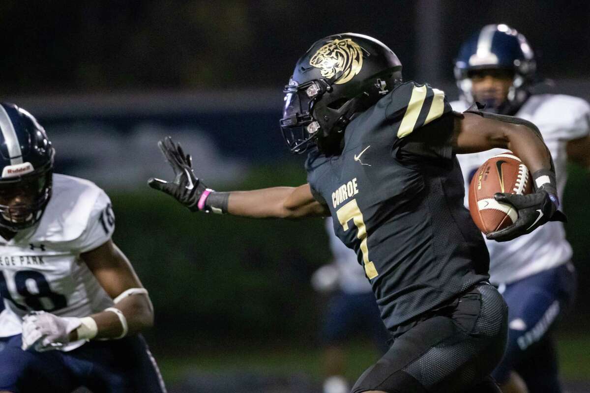 Conroe routs College Park to stay in playoff contention