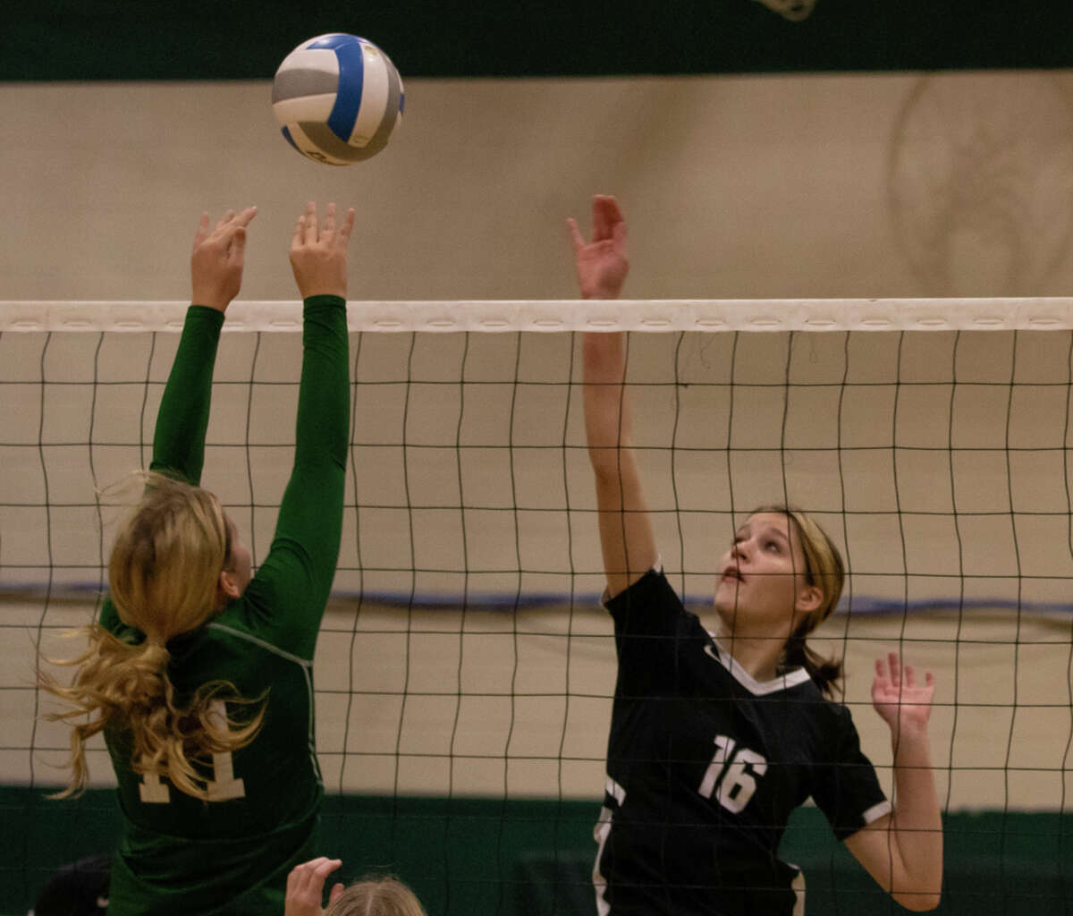 Lancers win 2nd straight district title, Beavers claim 6th straight crown