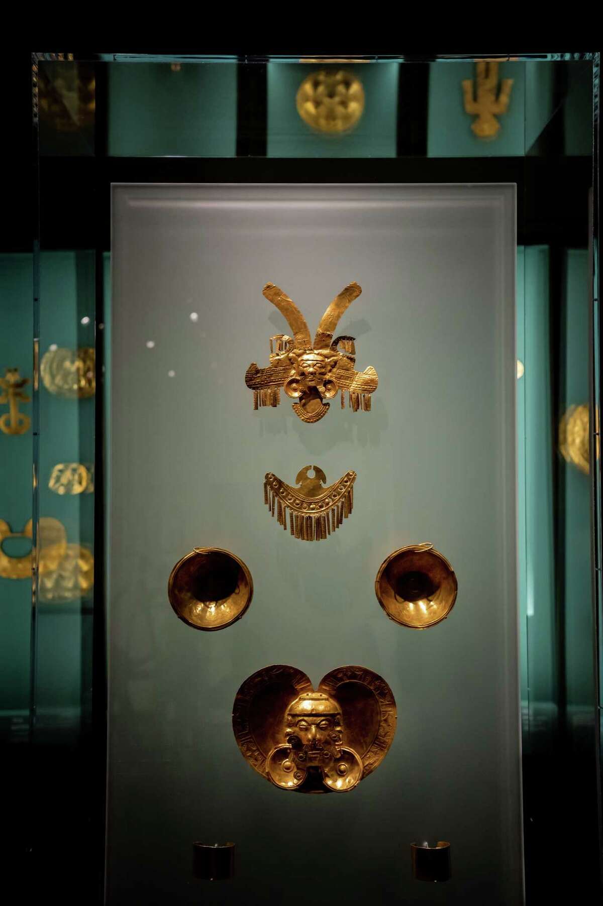 400 golden works of Indigenous Colombian art fill new MFAH cases