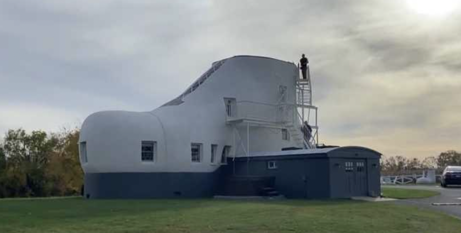 A Pennsylvania shoe house is now available for vacation stays