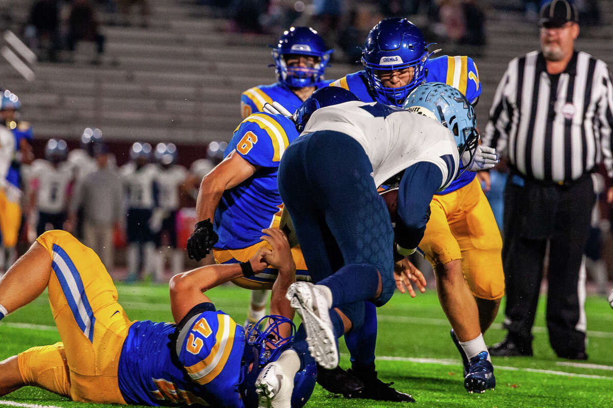 PHOTOS: Midland clashes with Waterford Mott in district final