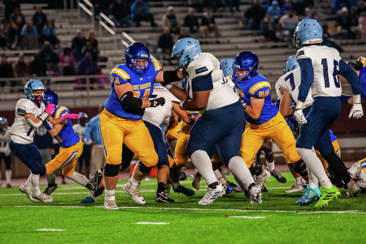 PHOTOS: Midland clashes with Waterford Mott in district final