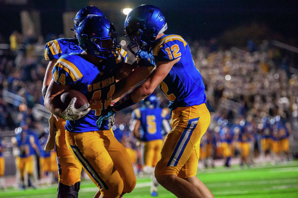 PHOTOS: Midland clashes with Waterford Mott in district final